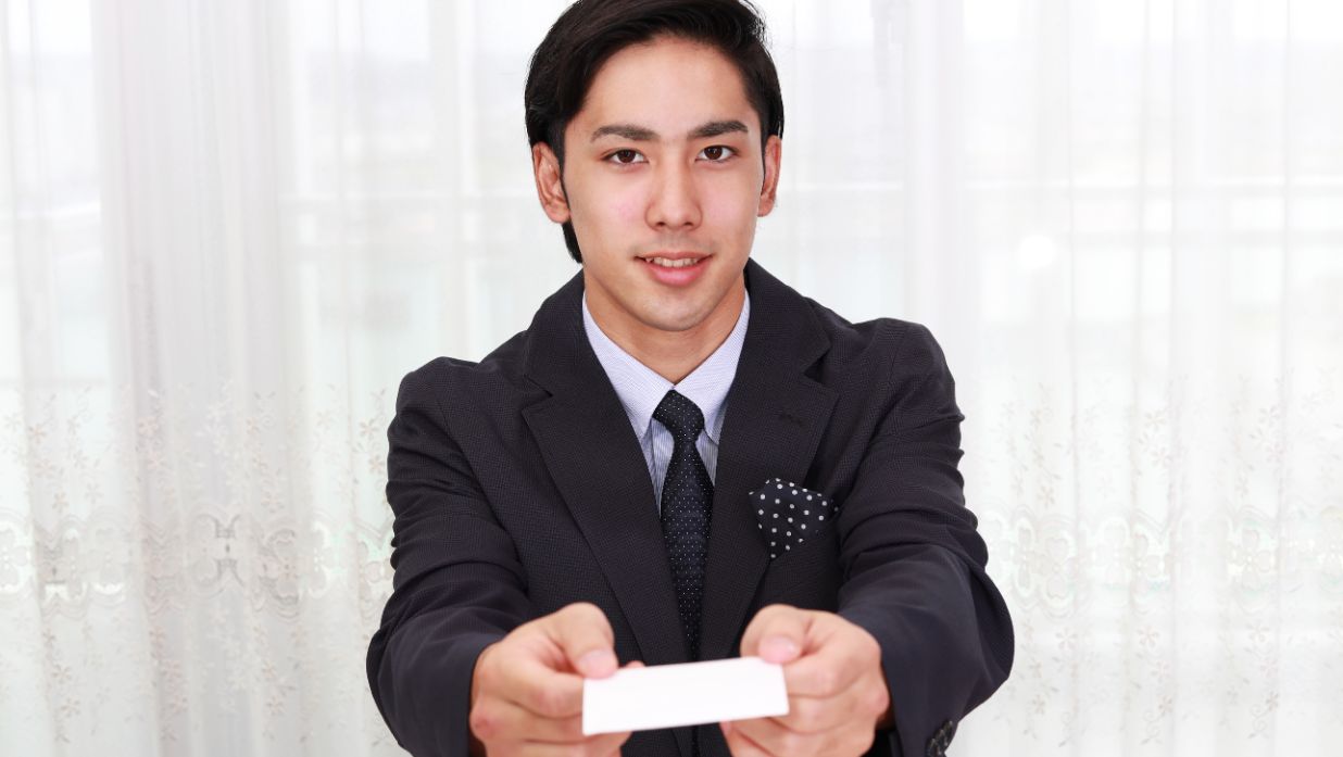 Guide to Exchanging Japanese Business Cards: Meishi (名刺)