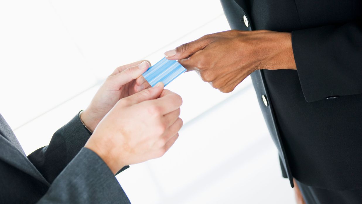 Guide to Exchanging Japanese Business Cards: Meishi (名刺)