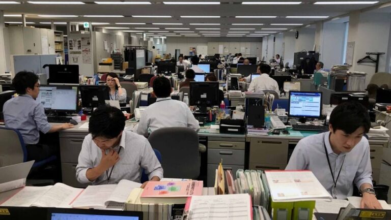 Japanese Work Culture: How is it Different from The West? - Coto ...